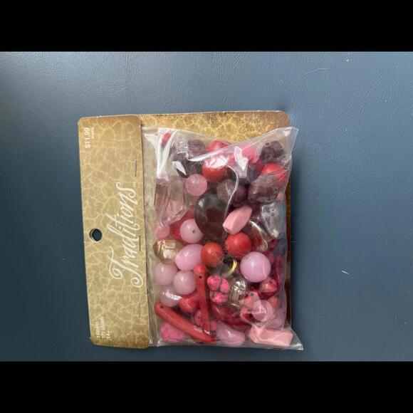 Office | Traditional Mixed Bead Craft Set 17 Grams In Shades Of Pinkred ...